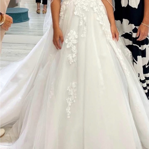 Allure Bridals | Dresses | Allure Bridals White Floral Wedding Dress ...